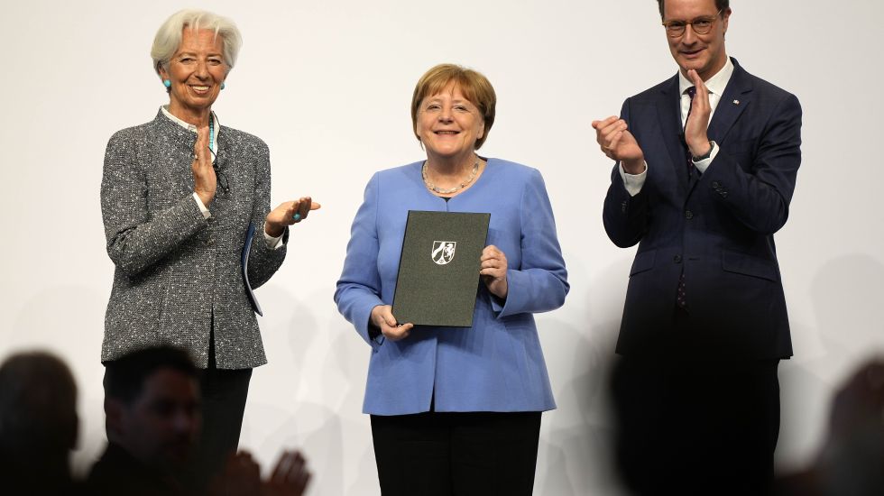 Angela Merkel erhält Staatspreis von NRW - Ein Mangel an Takt | Cicero ...
